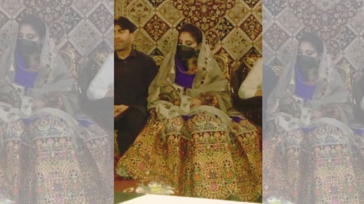 Anju in Pakistan: गोल्डन लहंगा, ब्राइडल लुक और बगल में नसरुल्ला, अंजू ...